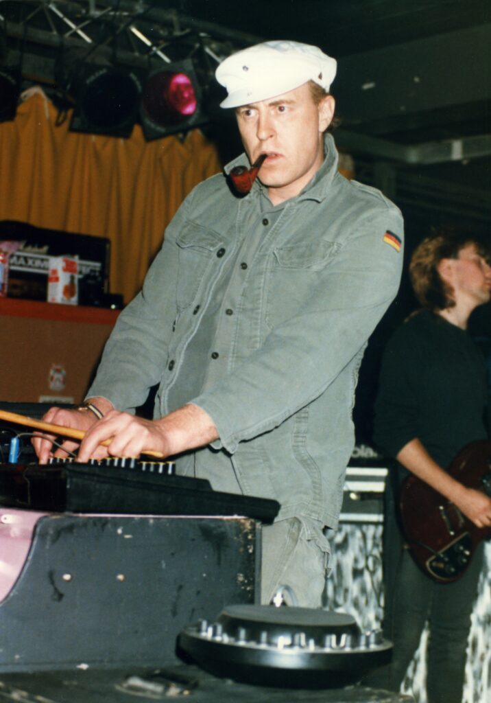 Robert Calvert: Freq Out – Electronic Sound