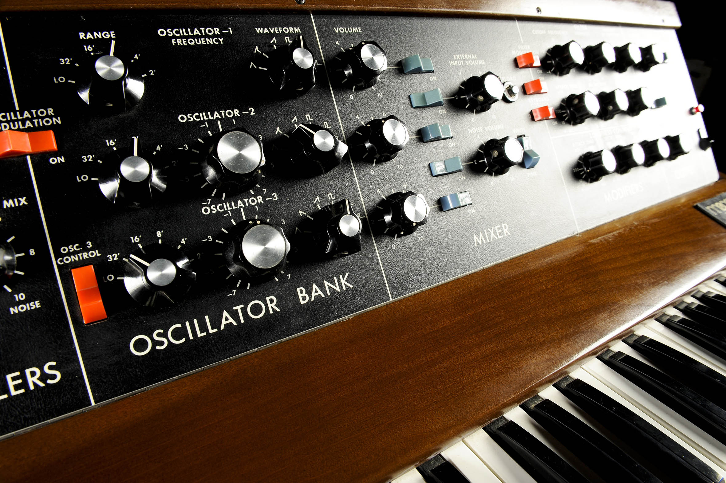The Early Days Of The Minimoog – Electronic Sound